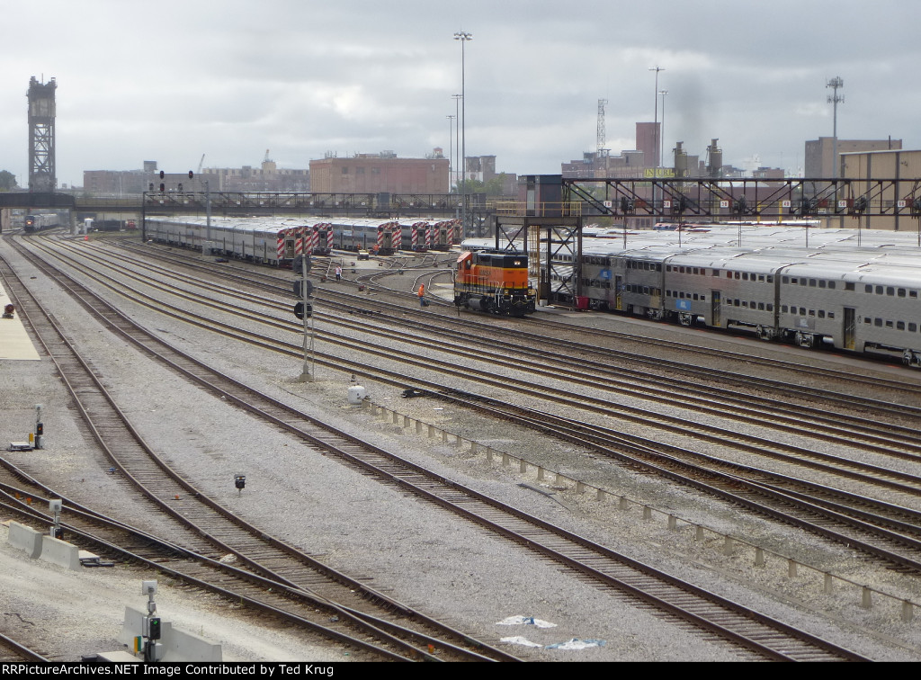 BNSF 2661 switching the METRA Coach Yard